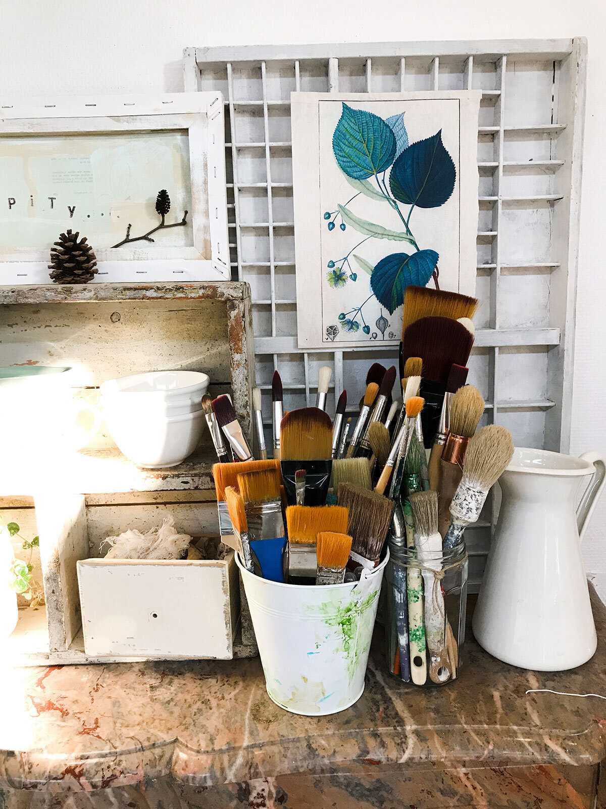 How To Choose The Perfect Painting Table For Your Art Studio - [Updated ...